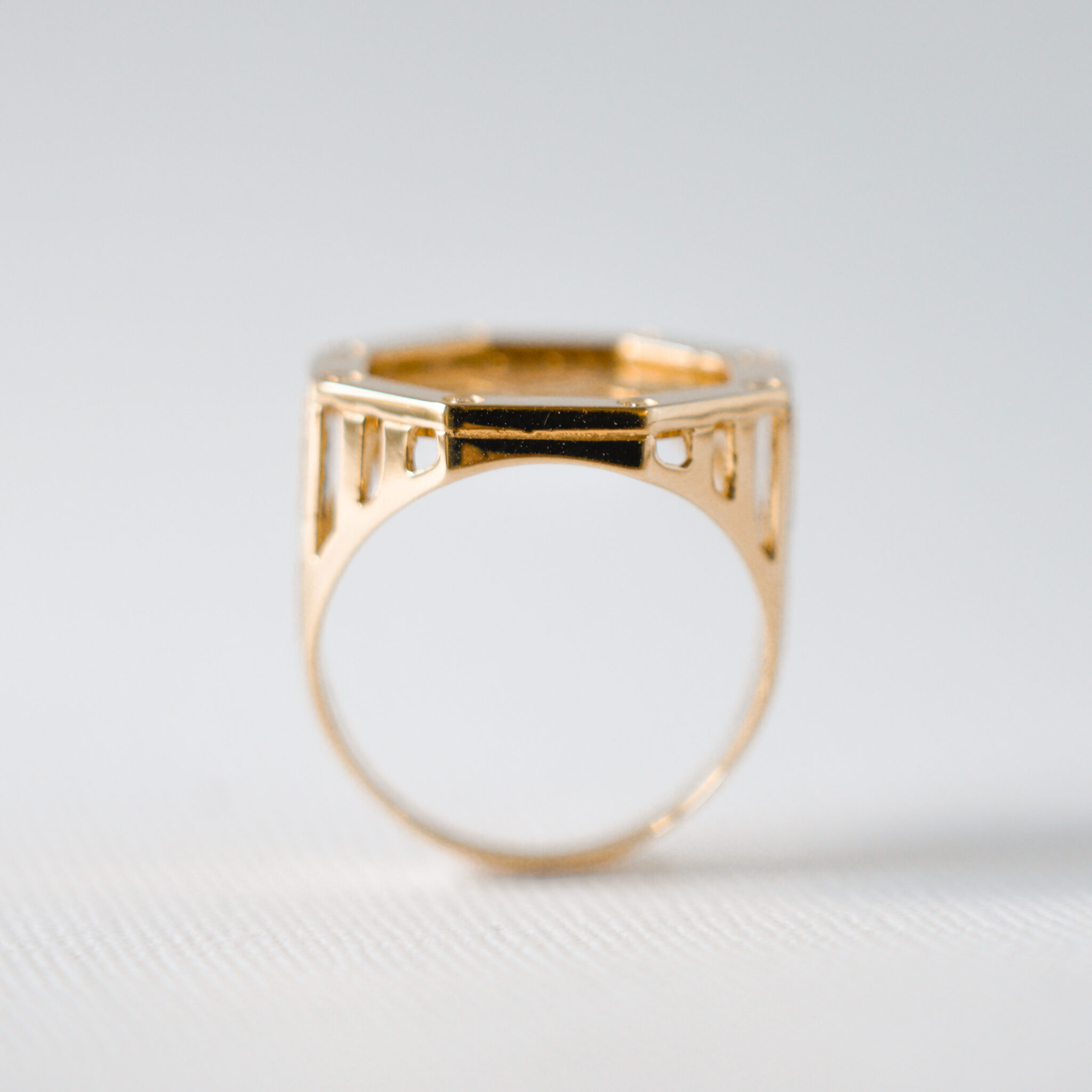 22ct+9ct Yellow Gold Coin Ring - Gold & Diamond Exchange